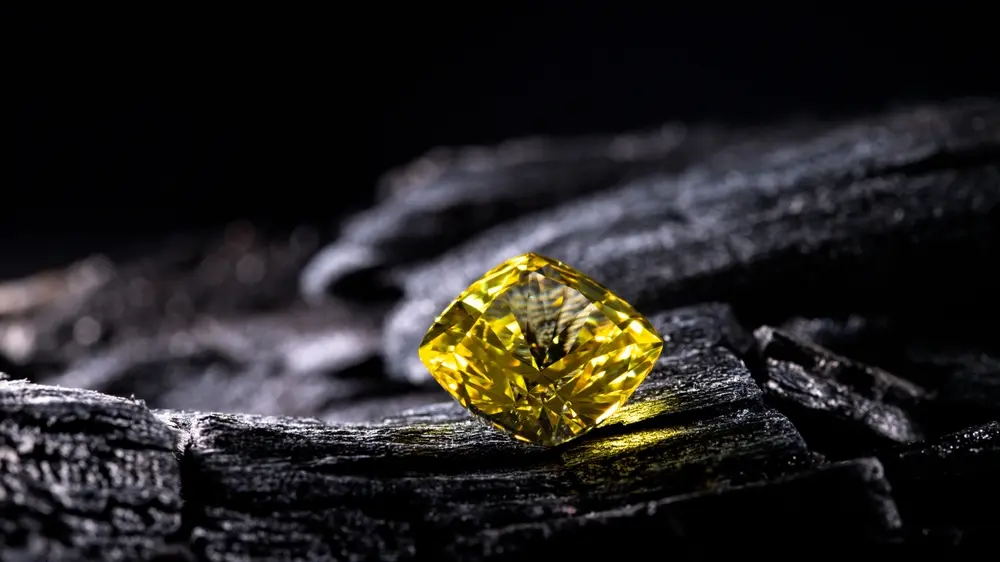 "Manje impresivno nego što se očekivalo": Retki plavi dijamant prodat za ogromnu sumu novca u Ženevi